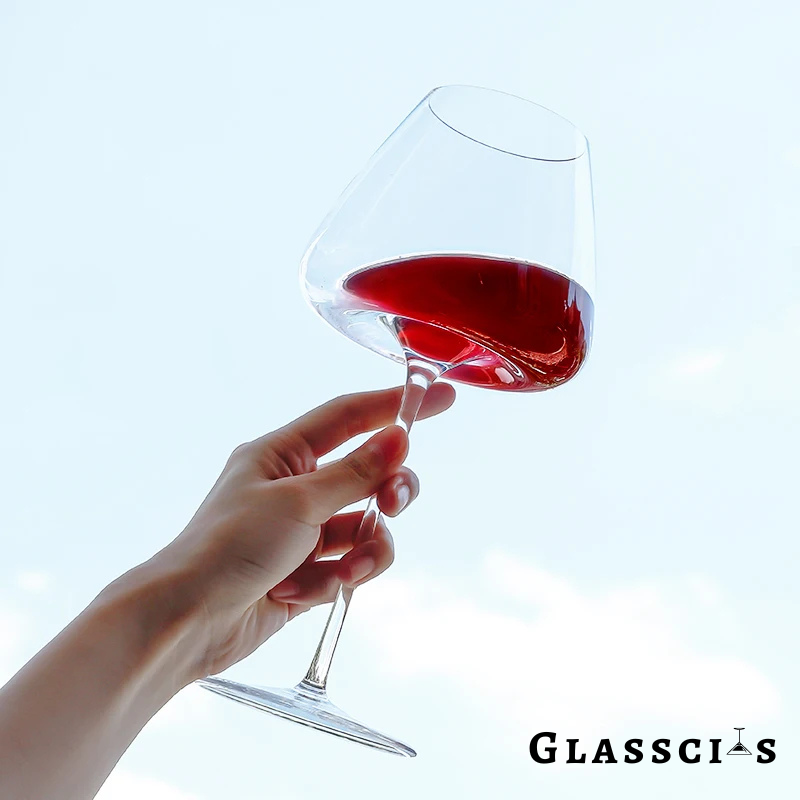Flat Bottom Wine Glasses - An Ergonomic Swirl Design | Glasscias