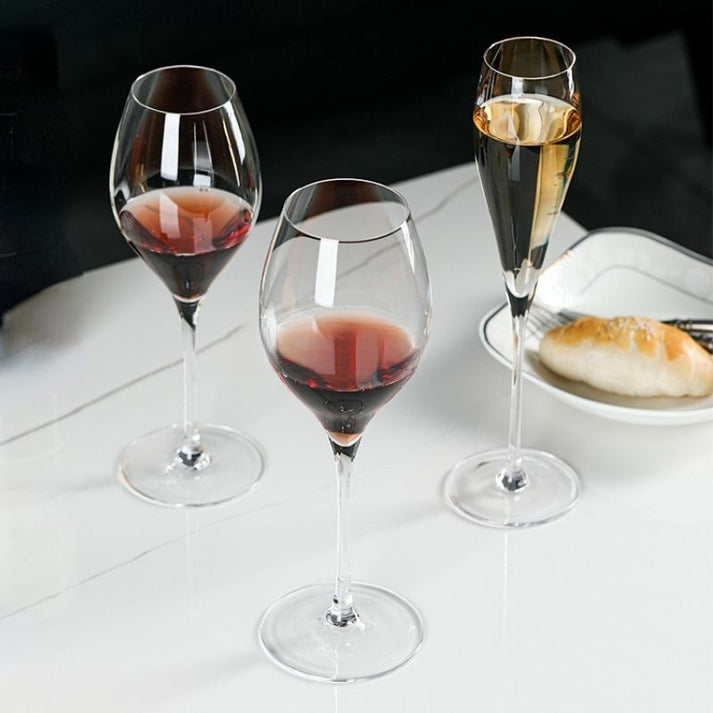 Classy Wine Glasses - Unveil Curvaceous Beauty | Glasscias