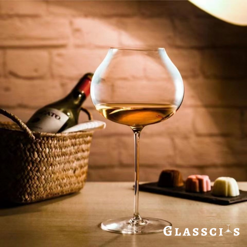 Rona Crystal Pinot Noir Wine Glass - Sleek and Simple | Glasscias